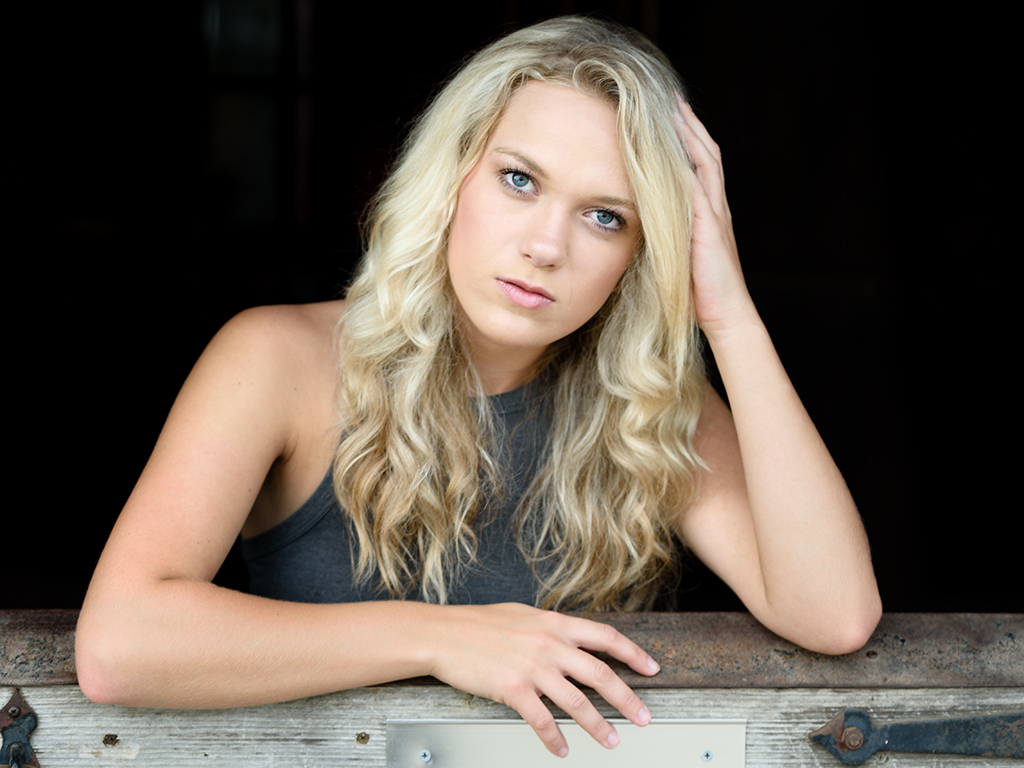 Carrie’s farm portrait session in Virginia Beach. – Photography by Mark K